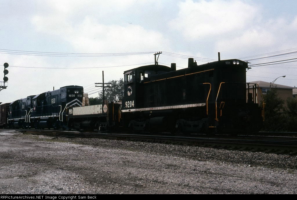 IHB 9204 and PB1 with New MoPac GP15s